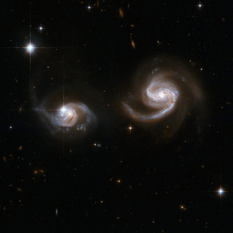 衝突・合体が進行中の2つの銀河NGC 4568とNGC 4567 | アストロピクス